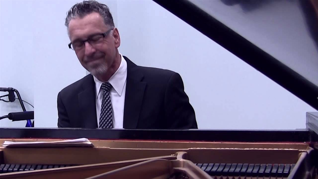 Pianist Jerry Vezza performs "How Deep is the Ocean?" @ Long Hill ...