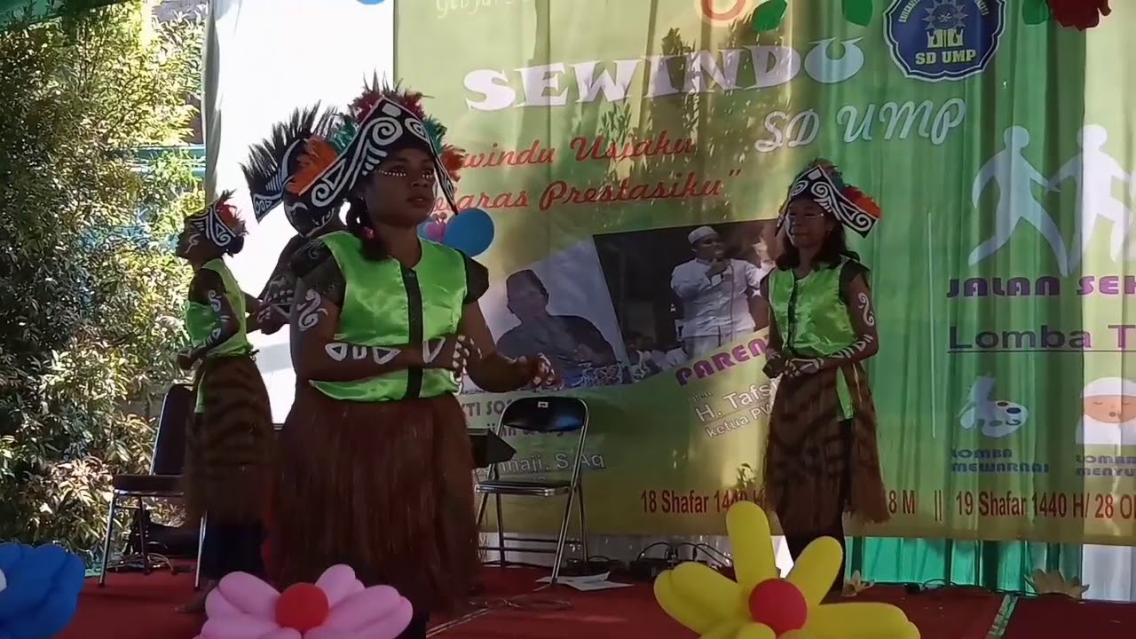 Gemilang 8 SD UMP " Tarian Lao - lao PAPUA Barat " - YouTube