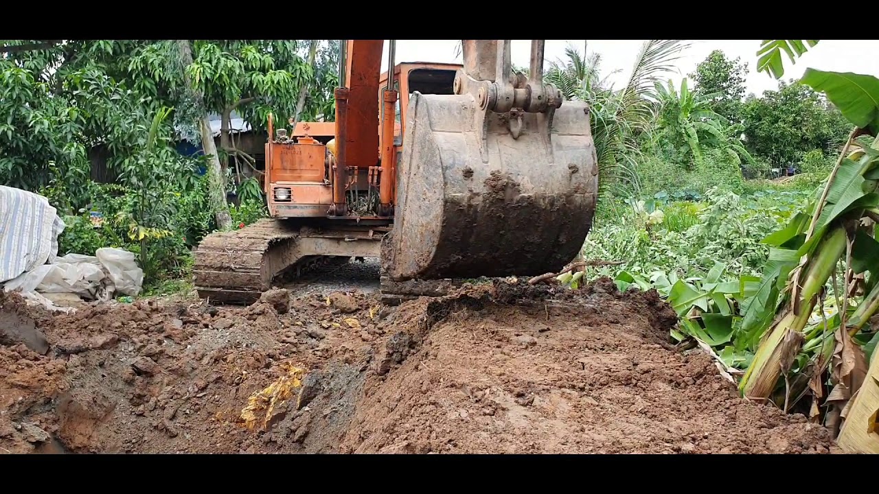 Xe cuốc hitachi 045 làm đường nông thôn, Cạp trúng gốc gáo lâu năm, tài ...