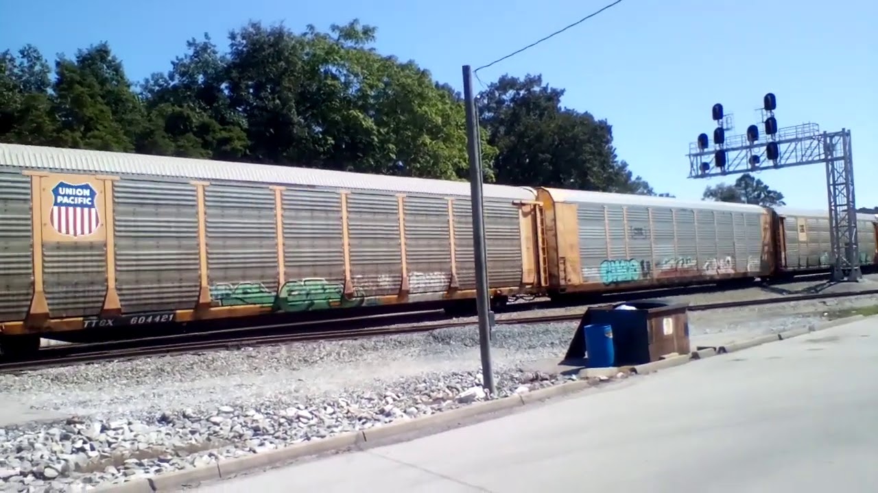 NS 9413 leads NS 124 thru Burnside - YouTube