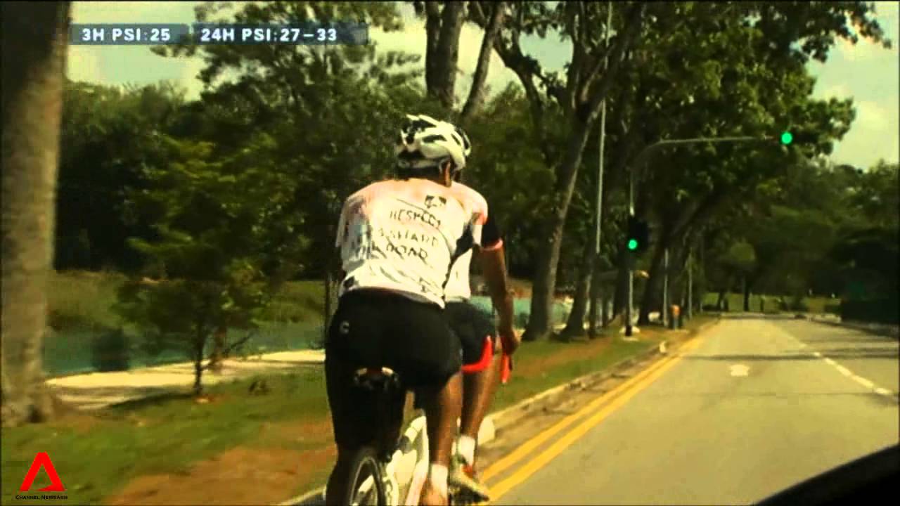SINGAPORE: One-armed runner takes up cycling challenge - YouTube