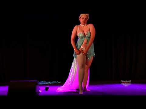 Holly Ween - Elsa - Cosplay Burlesque - AUSA 2014