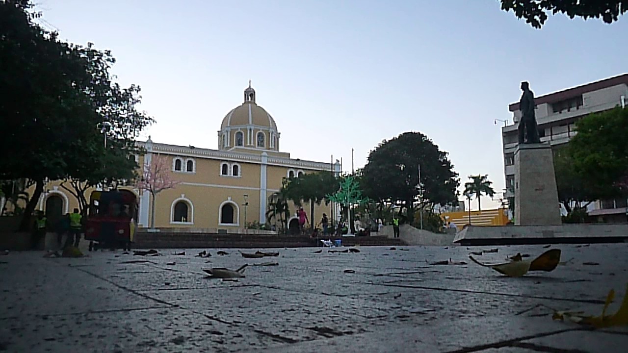 Parque Santander, Sincelejo, Colombia - YouTube