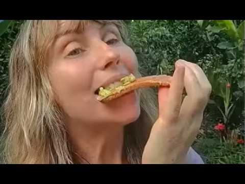 Freelee Makes Banana \