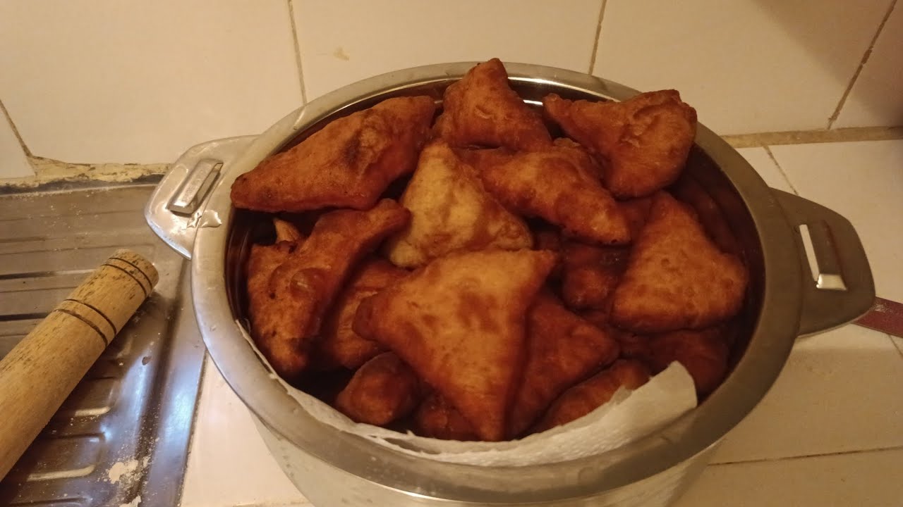 How to make soft mandazi/Cooking African donuts for breakfast - YouTube
