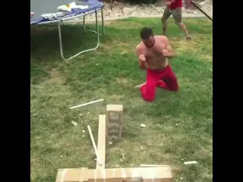 Guy get hit in the head with a guitar - YouTube