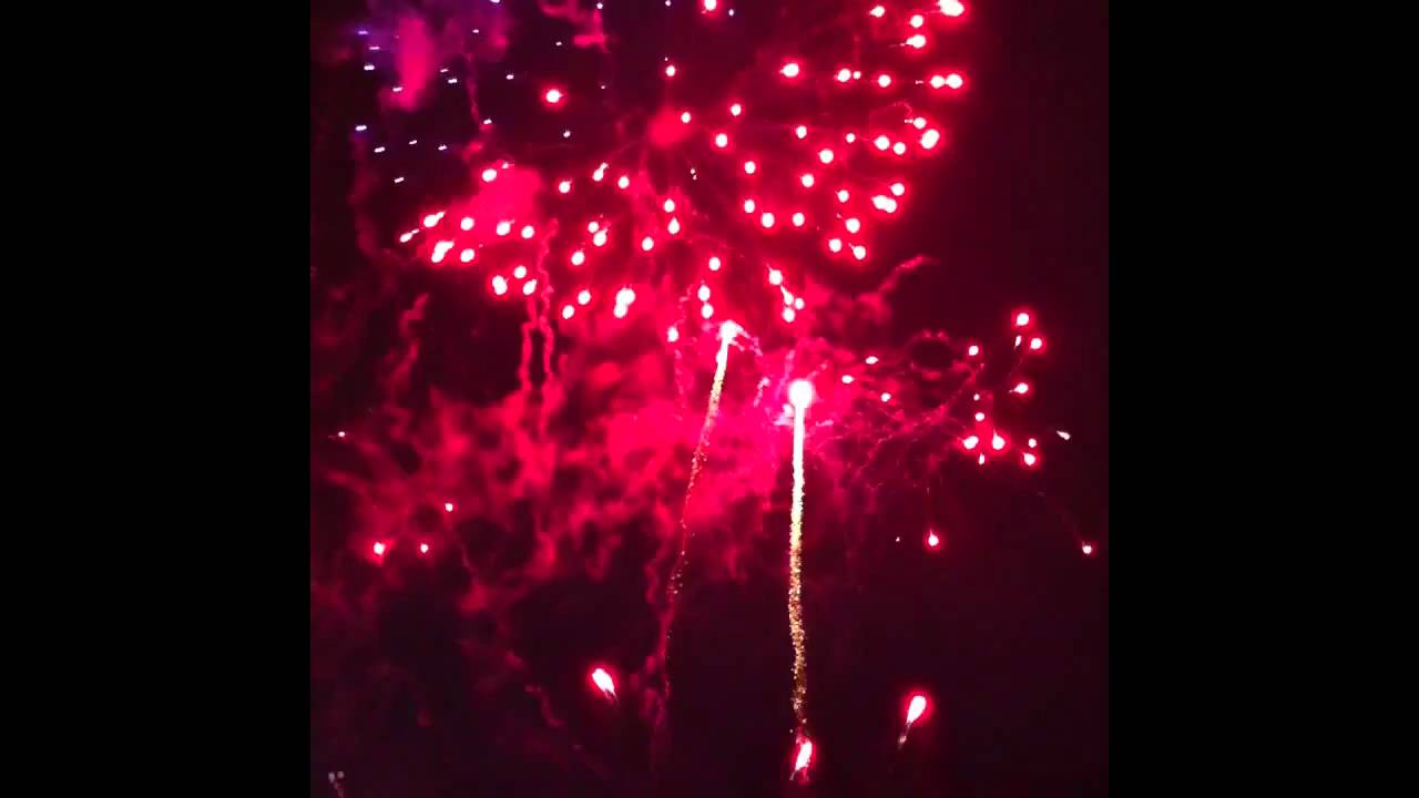 Coca-Cola Christmas in the Park 2010 fireworks - YouTube