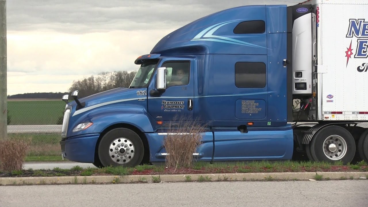 Big Blue International LT Truck Truck At Reeces Corners Truck Stop ...