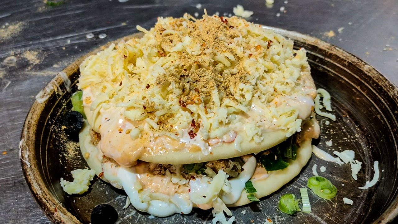 Pakistan's Biggest Cheese Sandwich in Kharadar Food Street | DOUBLE ...