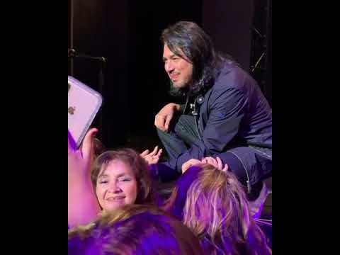 Adolfo Ángel Alba Temerario Mayor Con Sus Fans En Concierto - YouTube