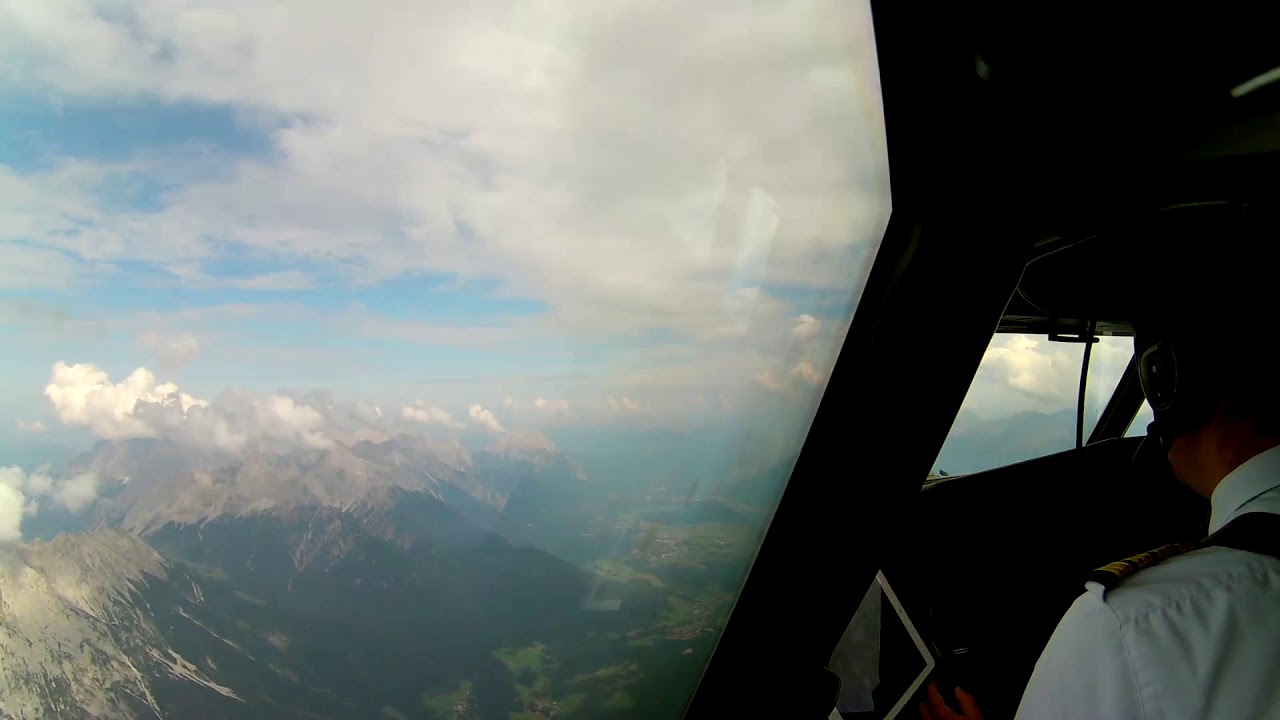 Innsbruck RNAV approach and departure 08 timelapse - YouTube