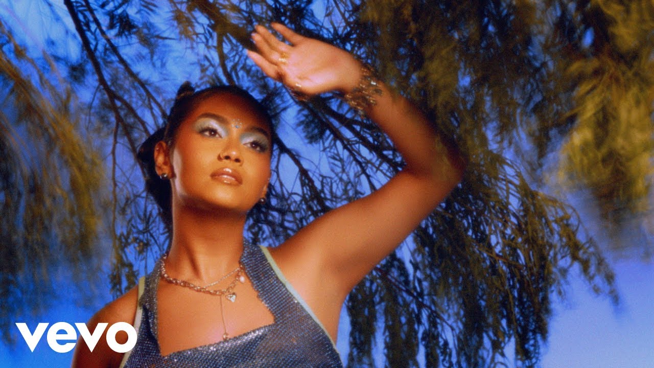 Paravi - Broken English (Visualizer) - YouTube