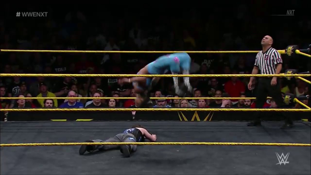 Bianca Belair- Standing Moonsault - YouTube