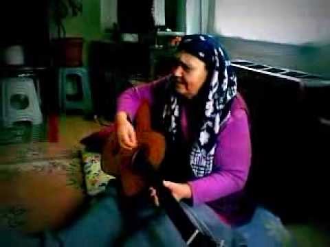 Gitar çalan seher teyze :)