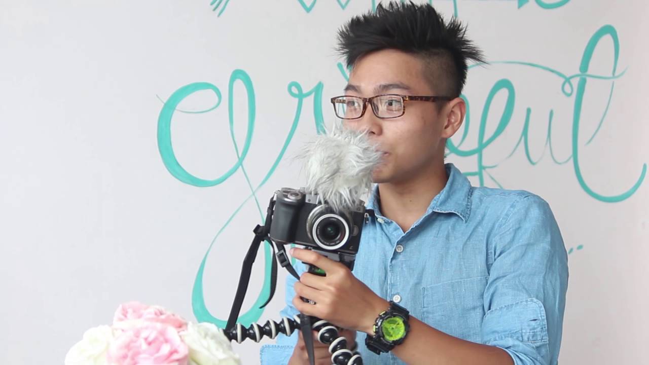 Talk show Người Việt Trẻ: Trò chuyện cùng vlogger A Flying Andrew - YouTube