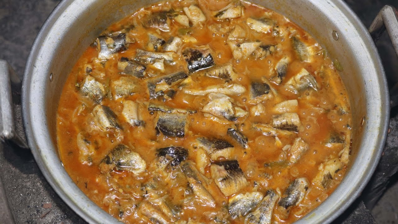 How to Make Fish Curry – Village Style – Indian Small Cat Fish Curry ...