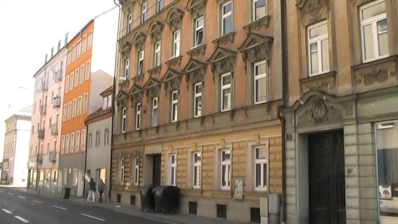 Linz Hitler's Flat GB 7.7.2016 - YouTube