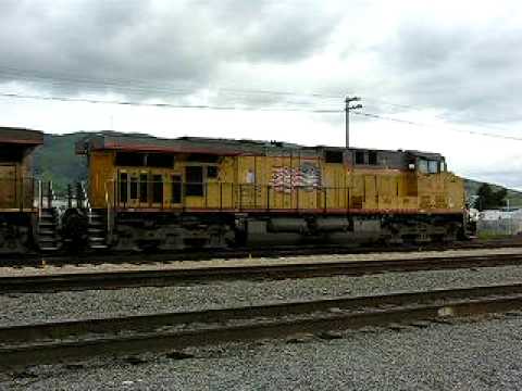 Start up of a UP GEVO ES44AC loco - YouTube