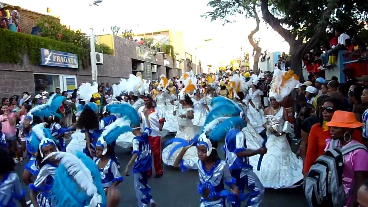 Cap-Vert : carnaval de Mindelo 2010 (2) - YouTube