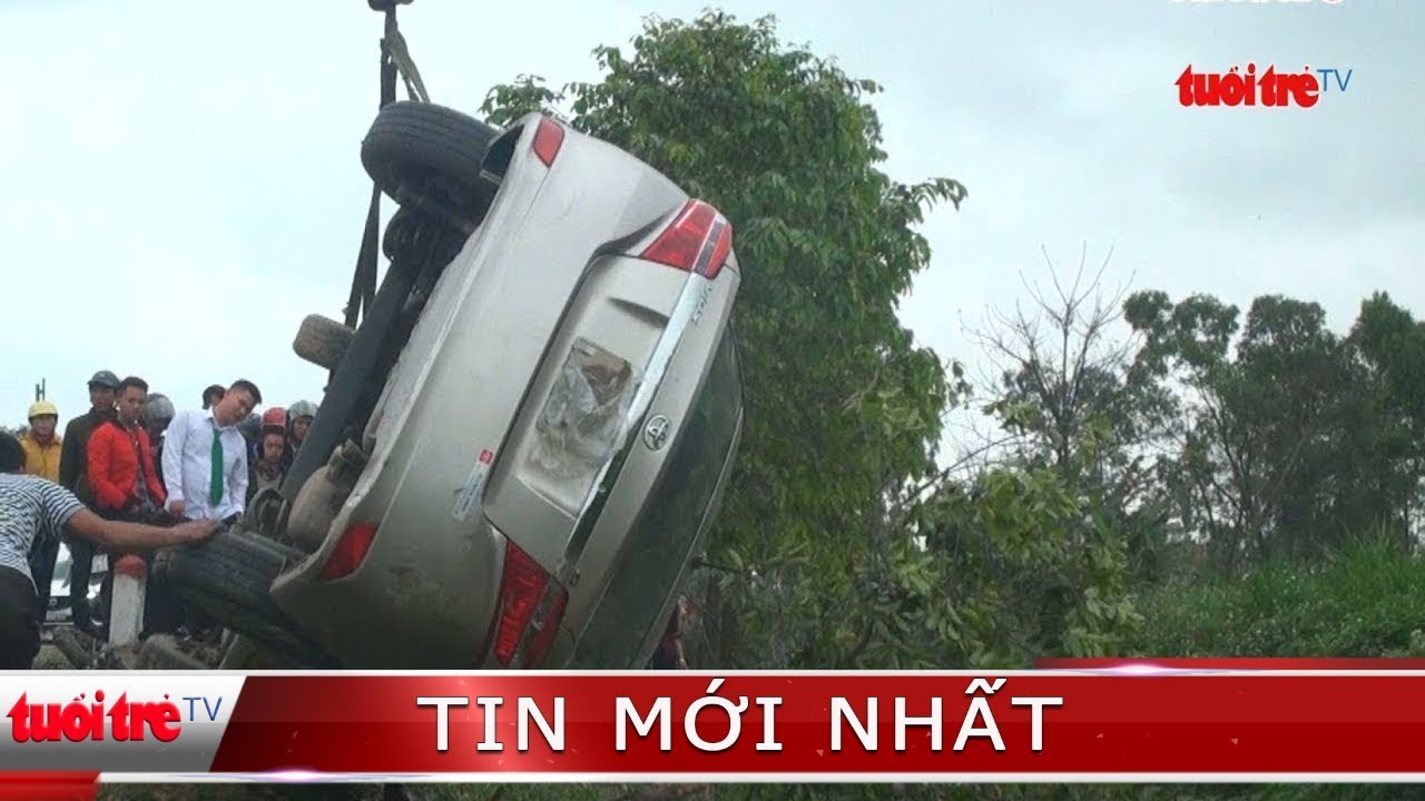 ⚡ Tin mới nhất | Đâm nát xe đạp điện, ôtô “bay” xuống mương - YouTube