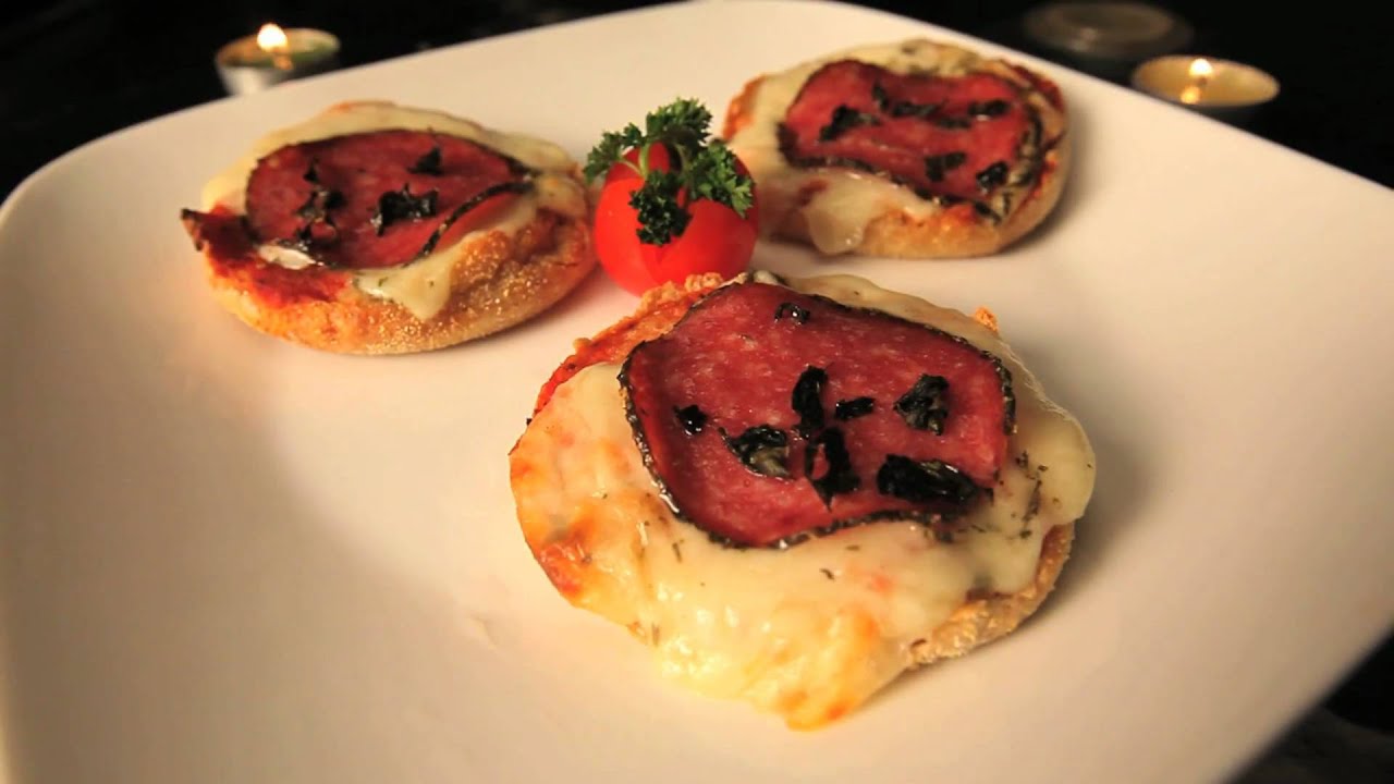 Mini Pizza Snacks in less than 30 seconds from Yummeo - YouTube