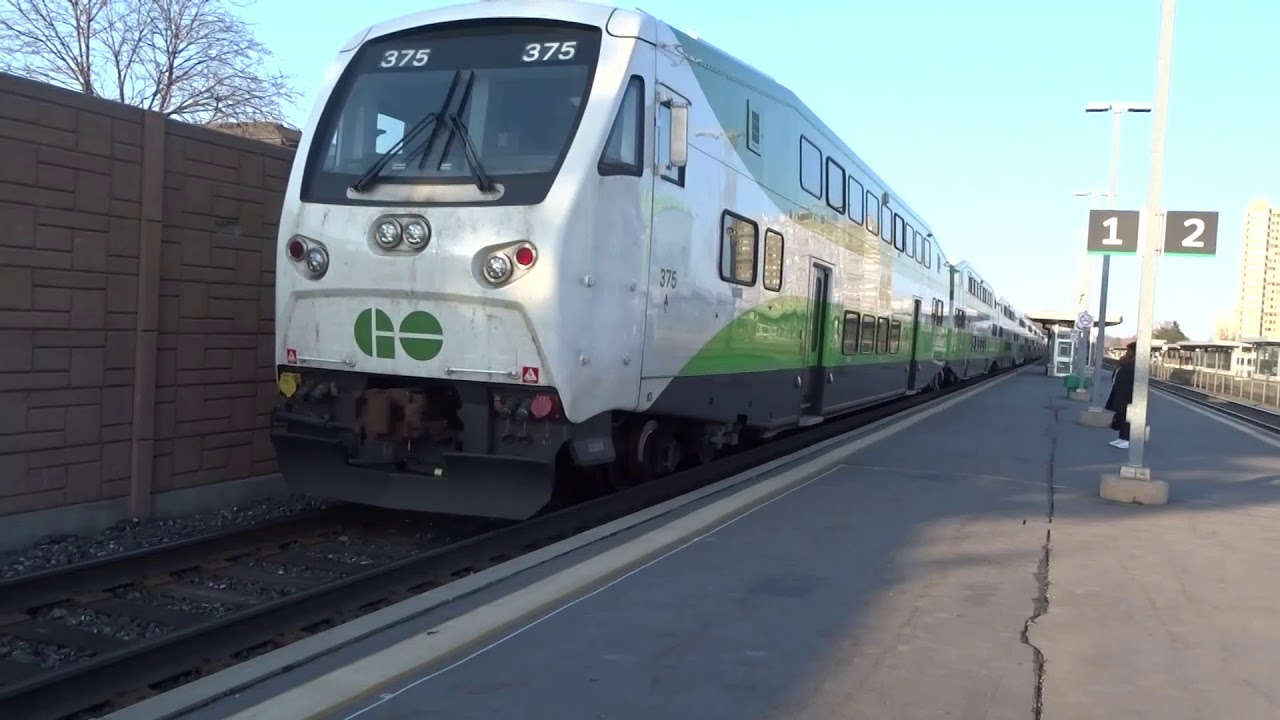 Go trains in action at clarkson GO station. - YouTube