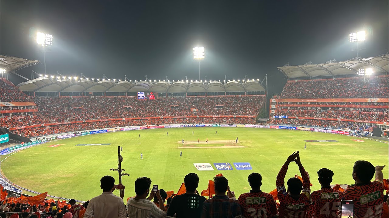 What a terrific shot to bring up his 50 head !! SRH fans surprised 😳 # ...