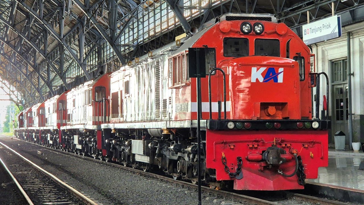 AKHIRNYA TIBA DI JAKARTA !! MUTASI 6 LOKOMOTIF CC 201 Livery Merah Biru ...