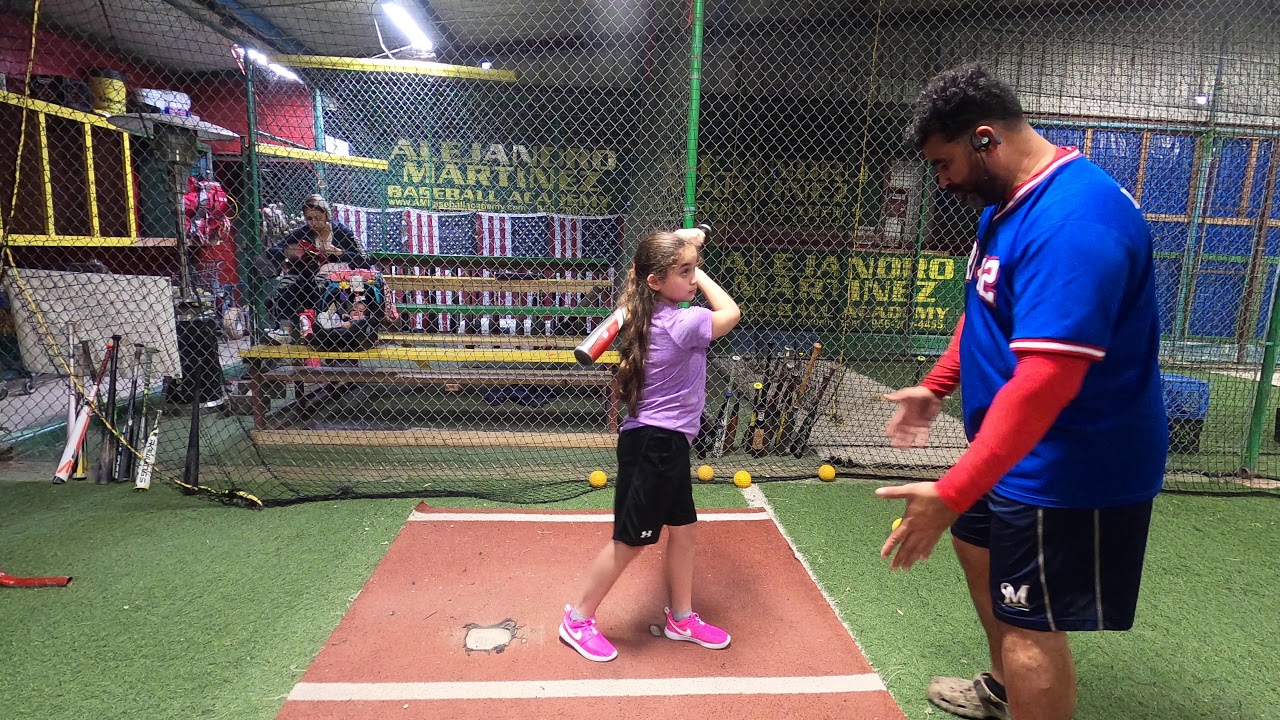 Faith Hernandez 9u first time swinging a bat(5) - YouTube