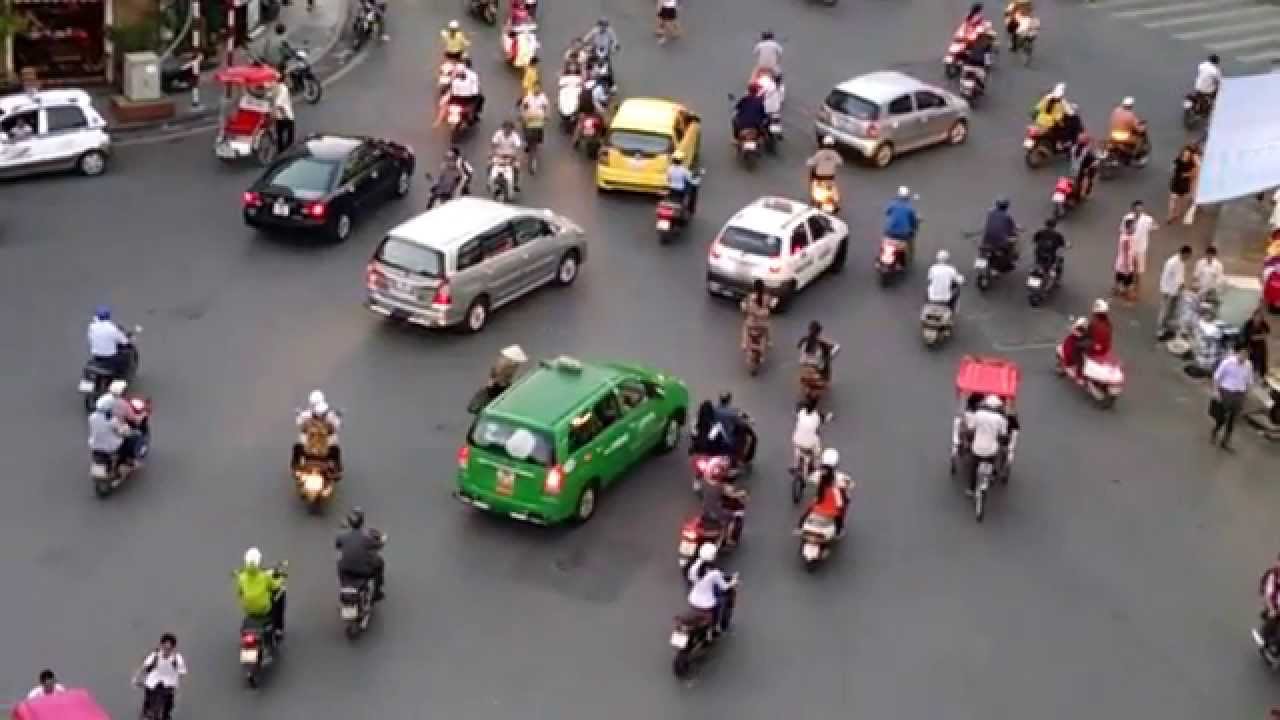 Hanoi Grandma crossing street - YouTube