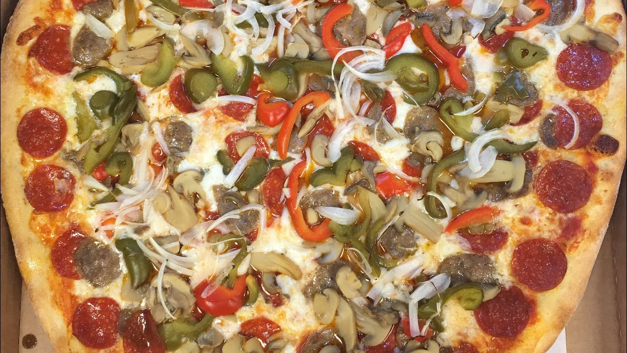 Making a super deluxe pizza - YouTube