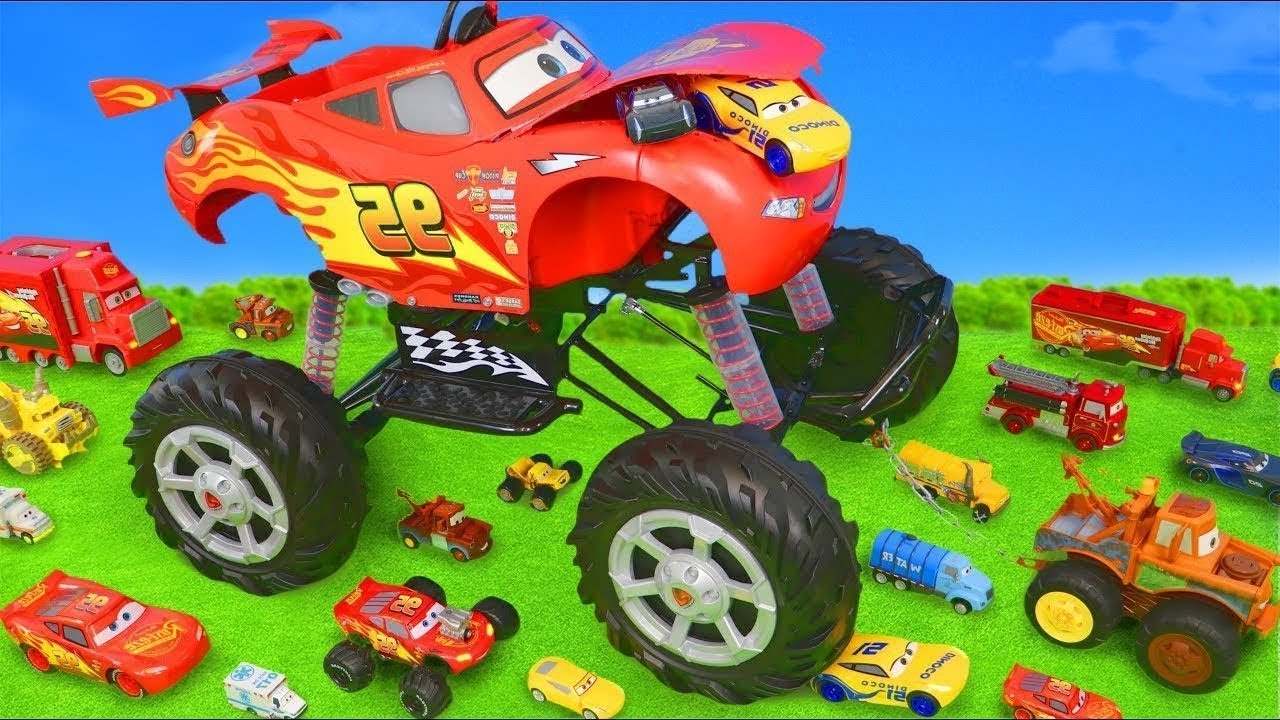 Disney Pixar Cars fall into the water: Lightning McQueen, Jackson Storm ...