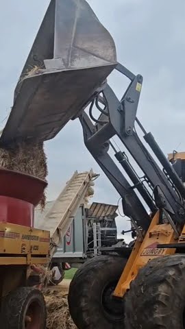 Hay burster machine grinding straw - YouTube