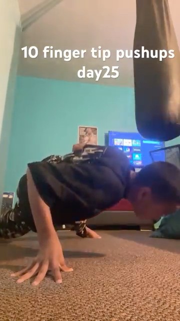 10 finger tip pushups day25 - YouTube
