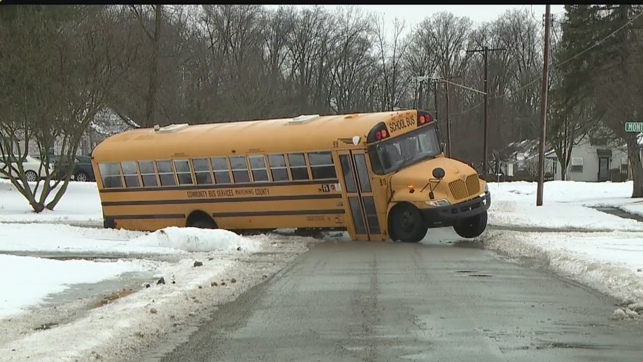 Bus stuck in ditch - YouTube