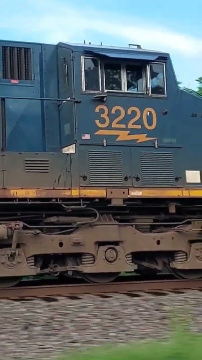 CSX 3220 working hard. #csx #railfan #railroad #railfaning #train - YouTube