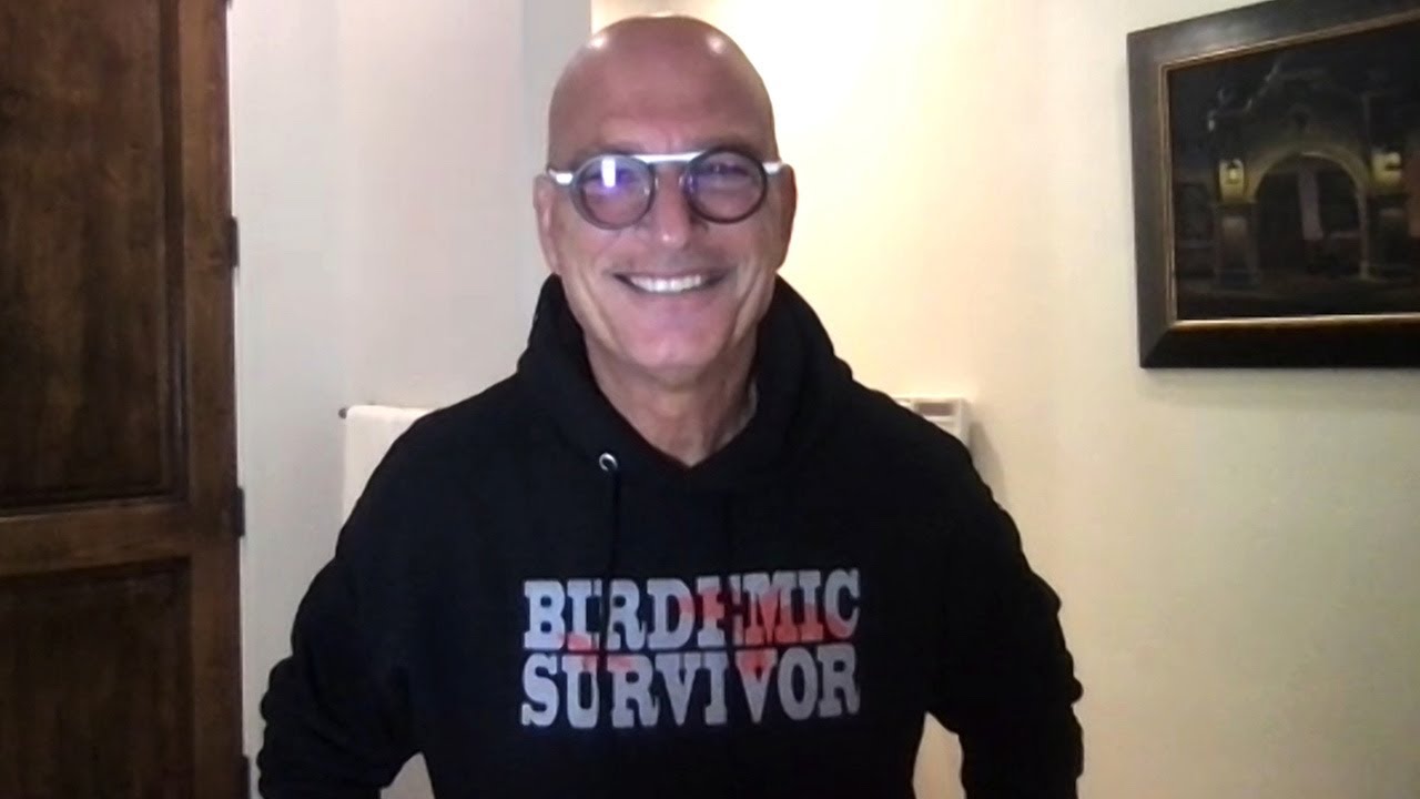 How Howie Mandel Districts His Wife from Getting Angry - YouTube