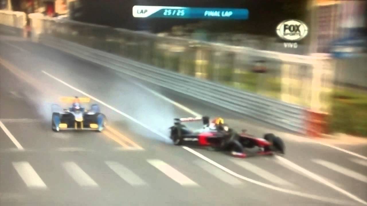 Accidente de Prost y Heidfeld a unos metros de la meta - 1er Formula E ...