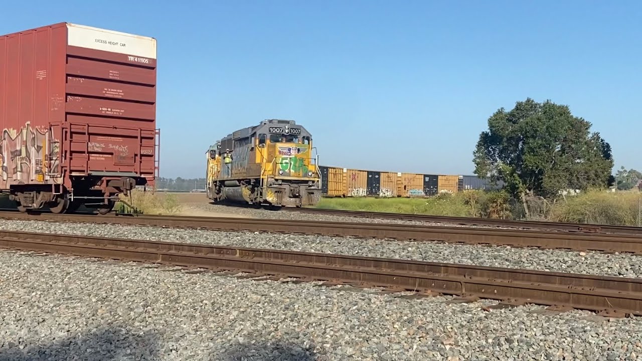 UP 1007 Oxnard Local Switching In Camarillo, CA - YouTube