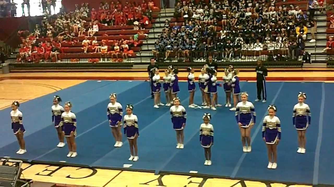 Hollisters Viking Pee Wee Cheer Squad - YouTube