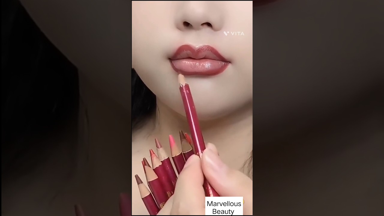 How to apply Lip Liner Easily 😍 - YouTube