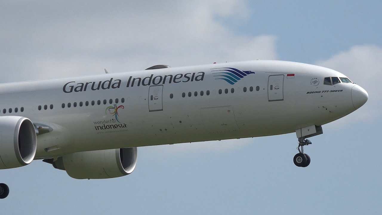 Garuda Indonesia Boeing 777-300ER PK-GIF Landing and Takeoff [NRT/RJAA ...