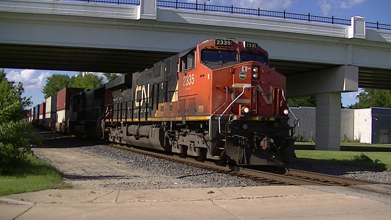 CN 2335 CN 5633 Southbound Internodal Fond Du Lac Wisconsin 06-29-2024 - YouTube