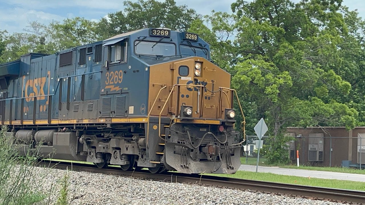 CSX 3269 leads CSX M693-22 with Cool crew and unusual daylight run - YouTube