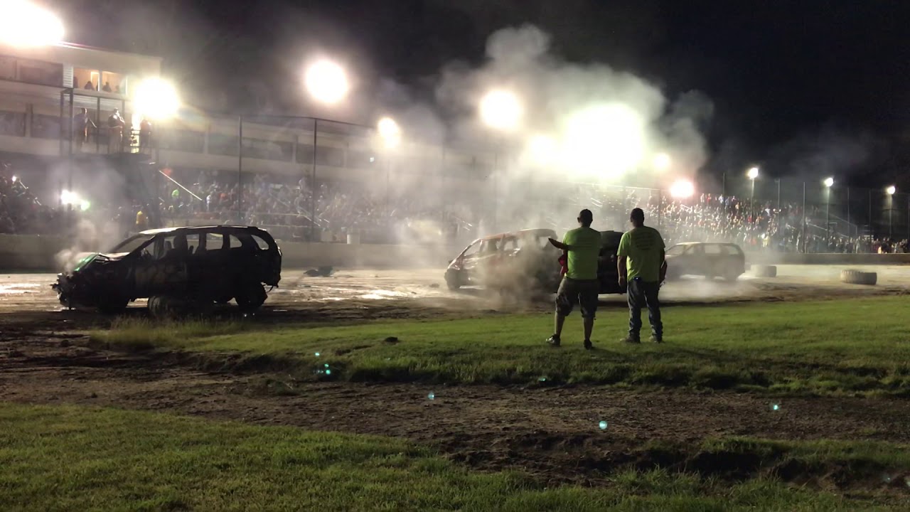 Brewerton Speedway Van Demolition Derby - YouTube