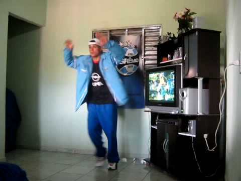 Edmilson Grêmista de goiânia Dançando  kiss kiss