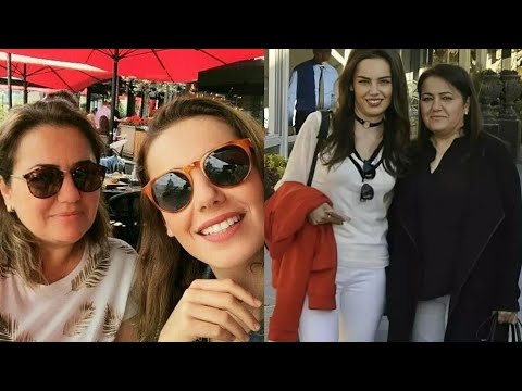 Yağmur Tanrısevsin Annesiyle  Dışarıya Çıktılar Anne Kız Tatil Yapan Güzel Oyuncunun Görüntüleri
