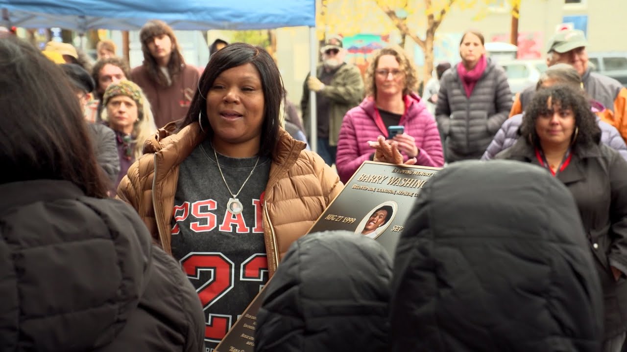 Memorial unveiled for Barry Washington Jr. in downtown Bend - YouTube