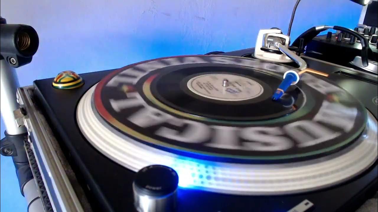 HAMILTON BOHAMONN - DISCO STOMP - YouTube