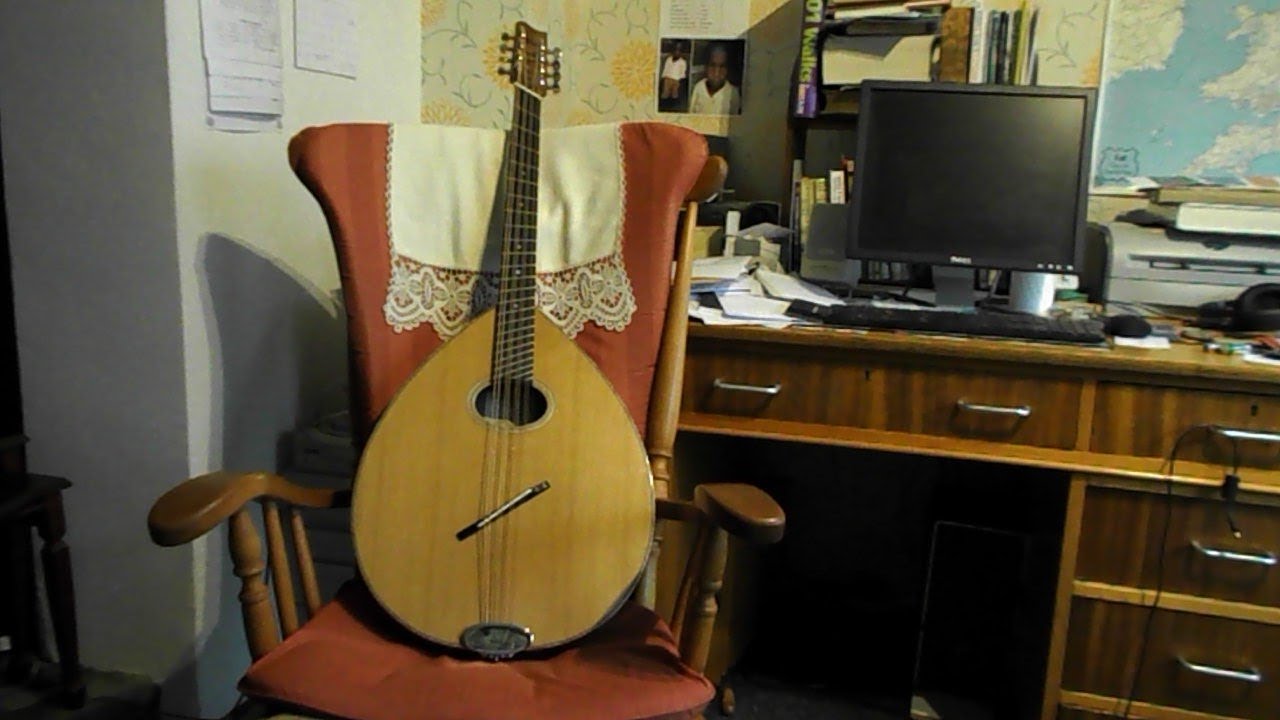 Fan-fret (multi-scale) mandocello by Antony Dixon sound sample - YouTube